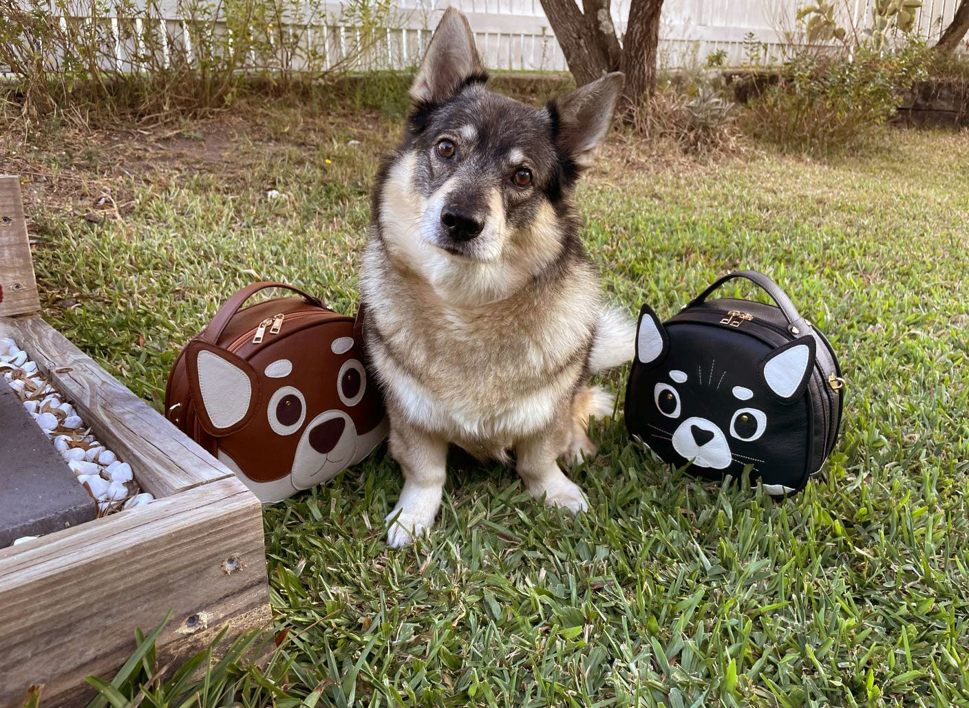 Hugo Handbag – Carbon Chic